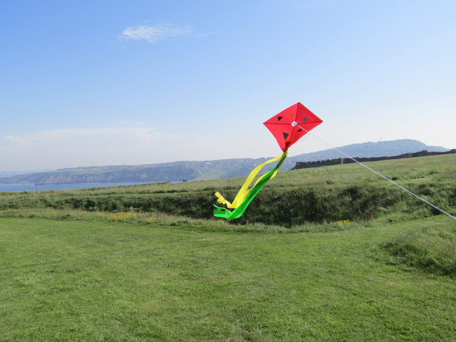Kite Flying at Scarborough Castle - Lellalee Blog